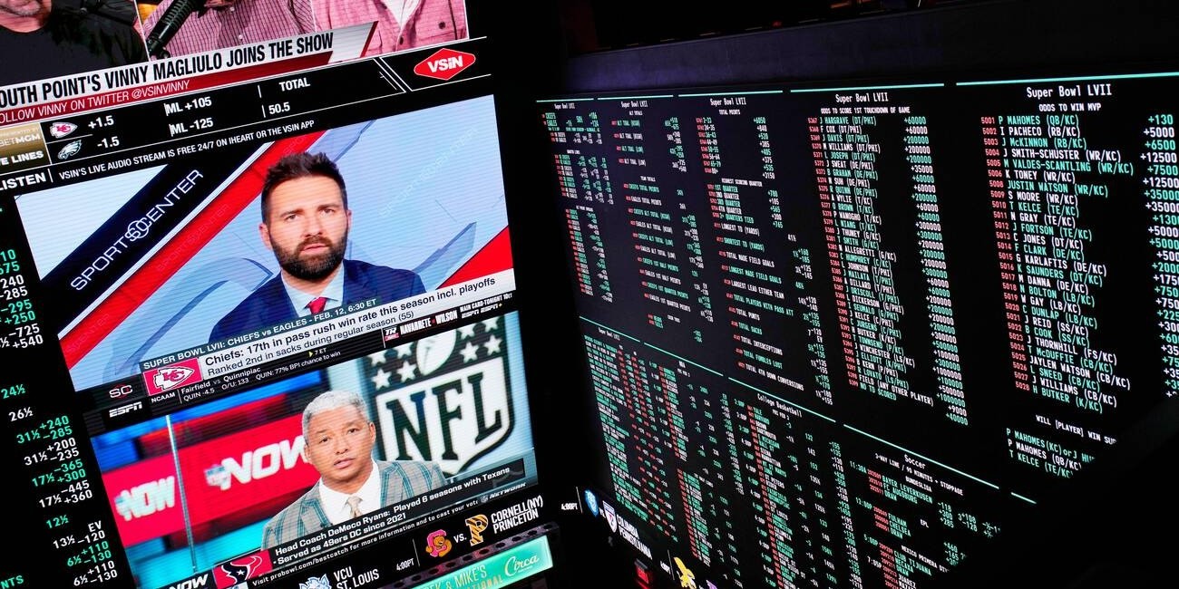 Bettors Flock to Circa for Last-Minute Entry into NFL Survivor and ...